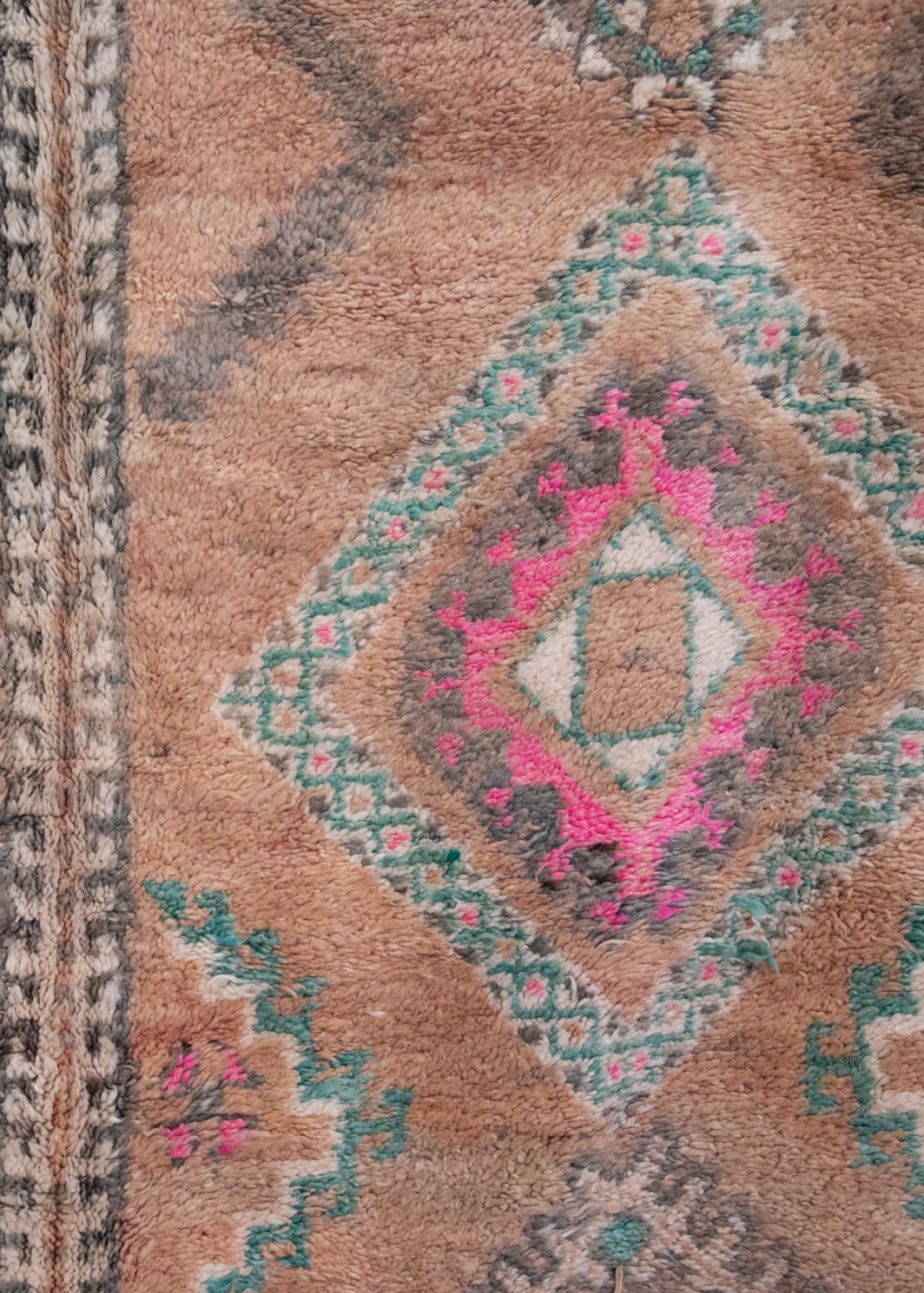 Medium Rugs – Maison & Maison